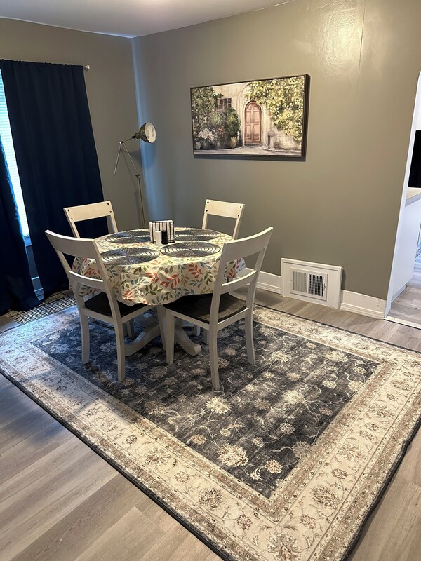 Charming 2-bedroom Apartment With Ac, Wifi In Pleasant Keego Harbor - Auburn Hills, MI