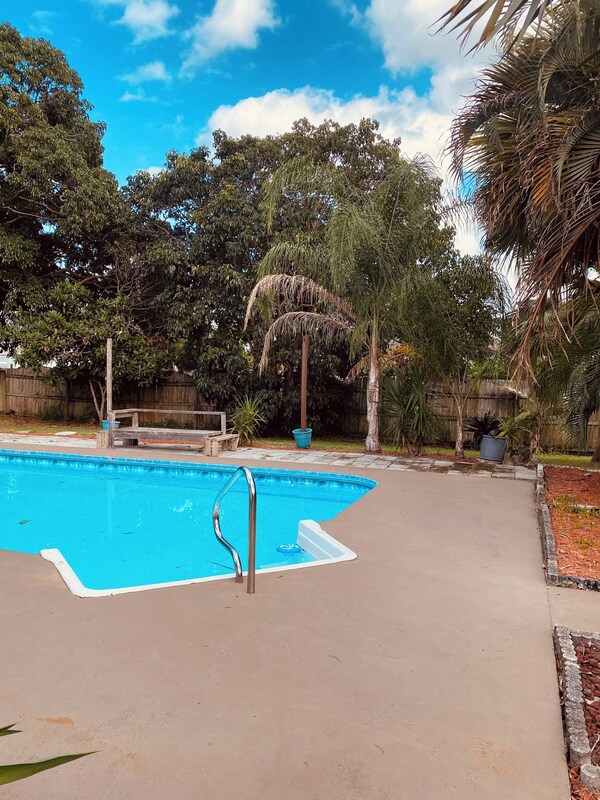 Charming 2-bedroom Townhome With Ac, Wifi In Popular  Port St. Lucie Private - Stuart, FL