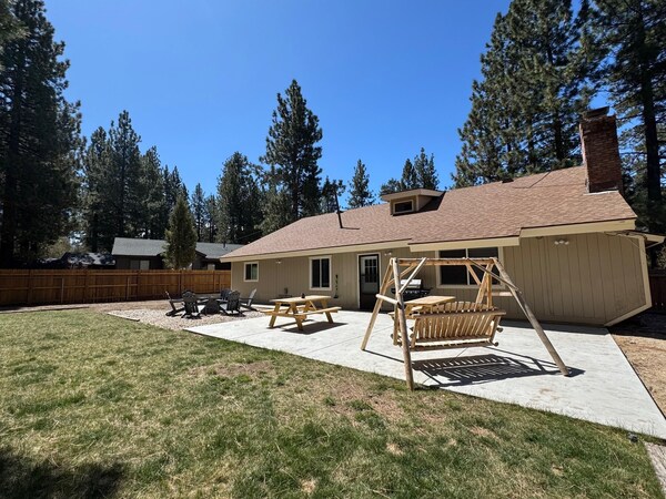 Eagle Point Retreat - Game Room, Foosball, Fireplace, Horseshoes, Deck, Barbecue - Big Bear, CA