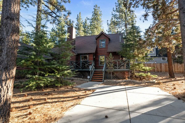 Fox Cabin - Central Location, Fireplace, Deck, Barbecue - Big Bear, CA