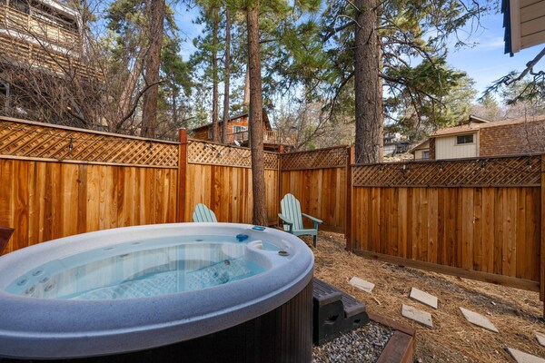 Encino Pines - Close To Slopes, Hot Tub, Fenced Yard, Bbq - Big Bear Lake, CA