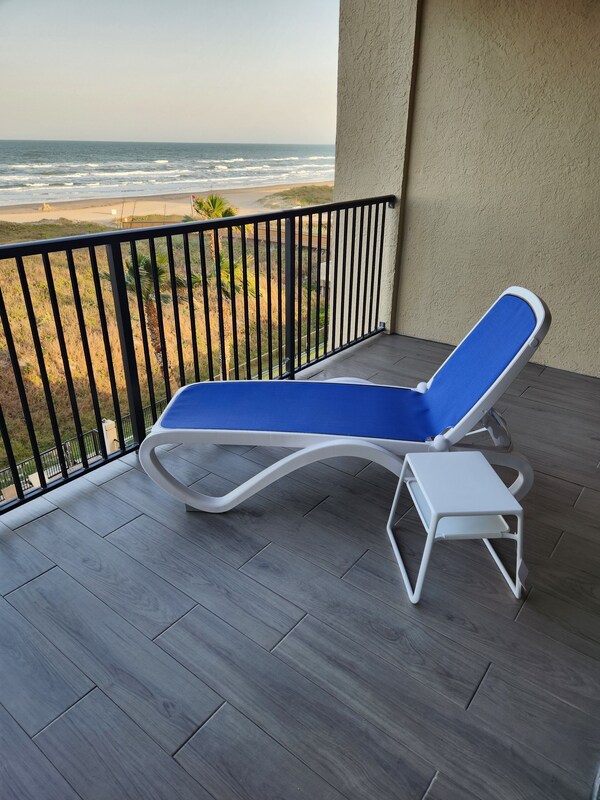 Spi Fun! - 2/2 Beachfront - 2025 Full Remodel - Everything Is Brand New - Ov502 - South Padre Island