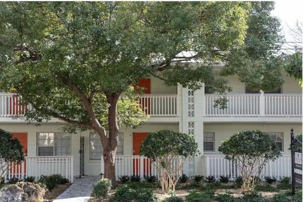Luxury Escape In Prime Location Free Parking &Crib - Tampa Airport (TPA)