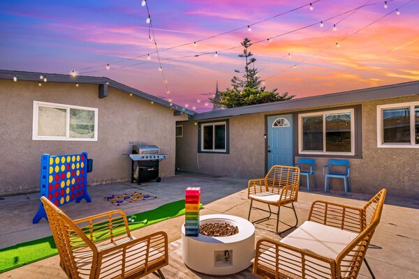 Minutes To Disney: Magical 4-bdrm Oasis + Shuffleboard/ Backyard Oasis. - Anaheim, CA