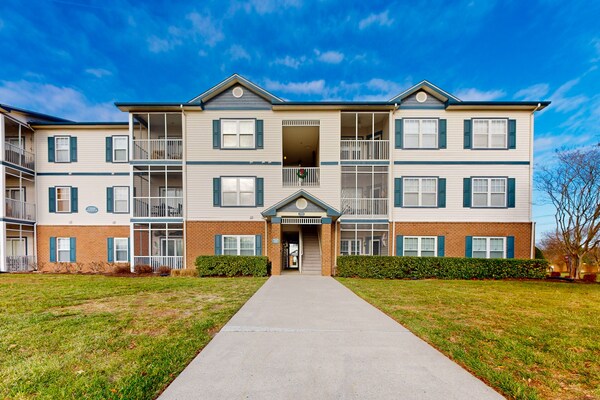 Village Of Five Points Pet Friendly Condo With Pool, Gym, And Tennis Access - Lewes, DE