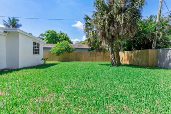 Sunny Cottage - Sunrise, FL