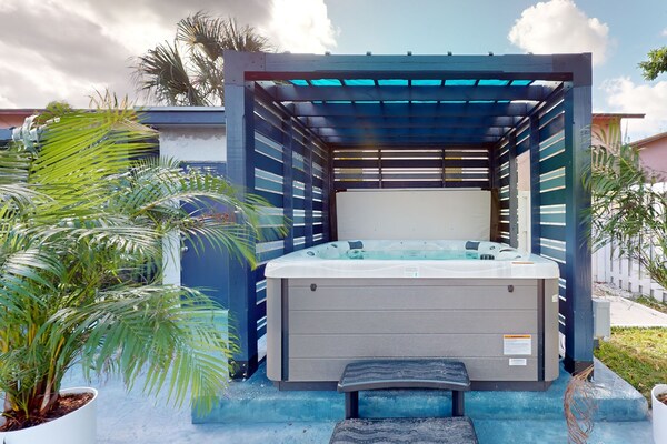 Cozy Home With B.b.q.grill, Hot Tub, Central Ac, And Enclosed Yard - Juno Beach, FL