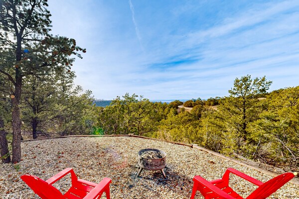 Cozy Cabin With Incredible Mountain & Mesa Views, Wifi, Privacy & Seclusion - Taos, NM