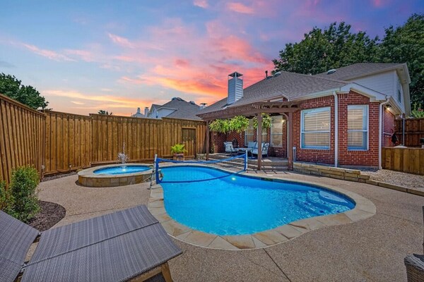 Modern & Upscale Frisco Getaway - Frisco, TX