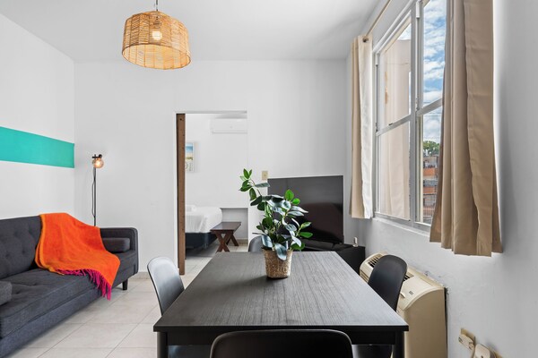 Charming 2-bedroom Apartment Steps From The Beach - San Juan