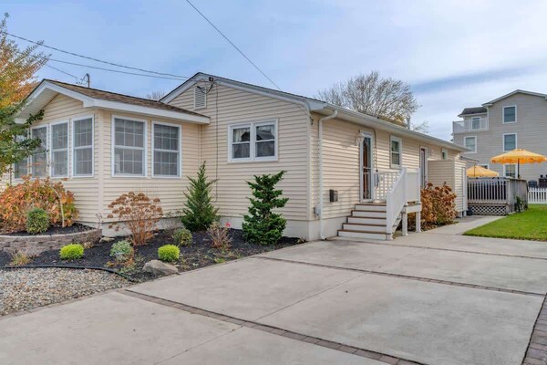 Beachy Keen: Comfort, Charm, One Block To Beach - Avalon, NJ