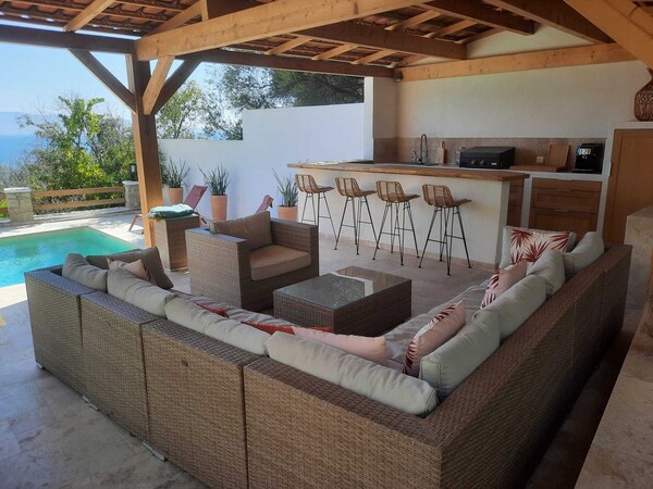 Sublime Villa Located In Ajaccio, Walking Distance To The Beach, 7 Suites, Swimming Pool, Pétanque Court. - Ajaccio