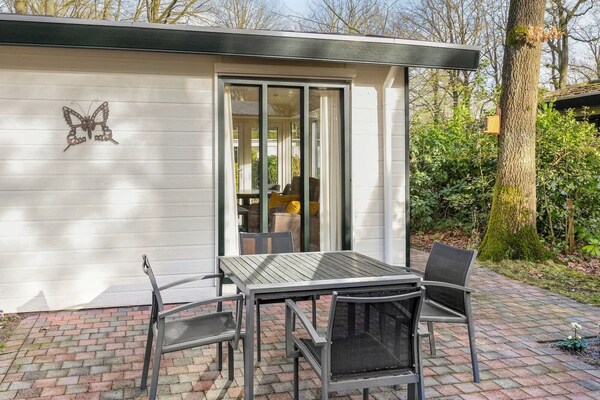 Comfortable Chalet With 3 Bedrooms, Kitchen, Wifi, Tv, And Terrace. - Drenthe