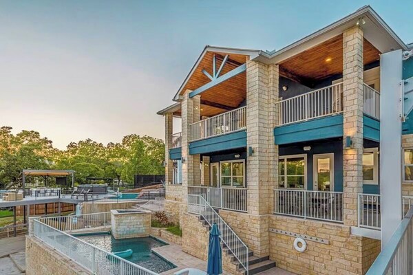 Big Blue On Lake Lbj With Pool & Spa - Kingsland, TX
