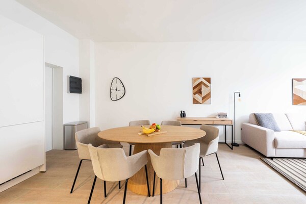Comfortable Urban Retreat For 6 In Central Antwerp - Brasschaat