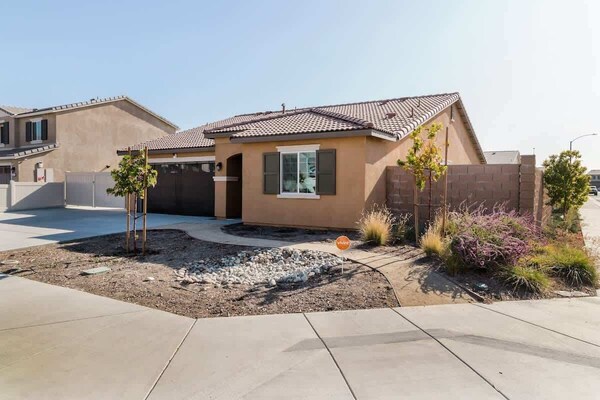 Spacious 3br Home W/ Lake Access & Mountain Views - Hemet, CA