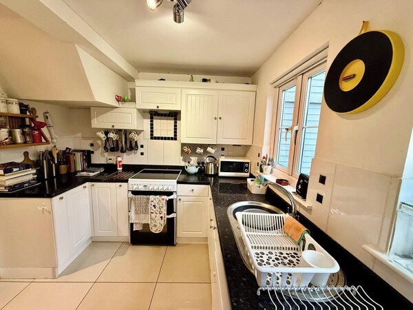 'Pepperpot' Lodge On Isis & Windrush Lakes With Great On-site Facilities - Cotswolds