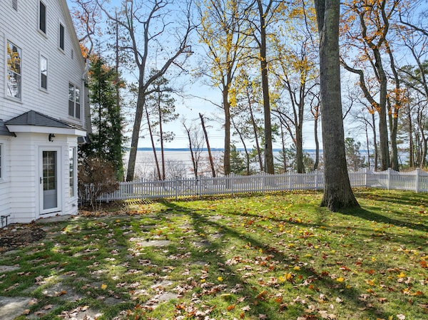 Cozy Lakeview Carriage House Your Perfect Vacation Escape!!! - Petoskey, MI