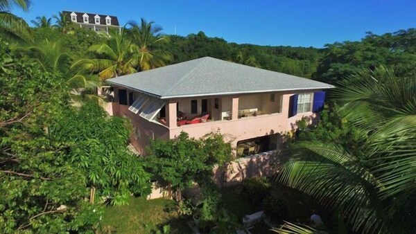 Stylish Home W/sea & Sunset Views, Private Pool, Walk To Restaurants - Nasáu