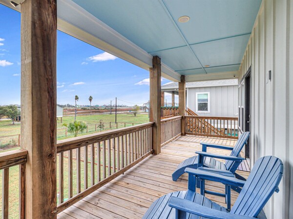 Hottub, Close To The Beach, Upgraded Furnishings, Fenced Yard, Bbq Grill. - Rockport, TX