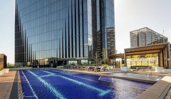 Stunning View & Prime Location! - Tottenham