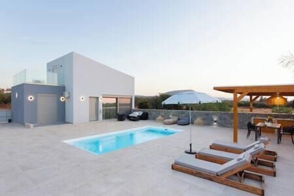 Divine Olivia 2 Bedroom Villa With Private Pool - Hersonissos