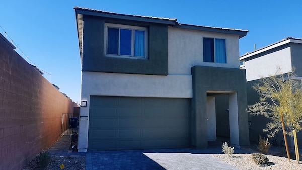47-brand New Villa Hotel 5 Bedroom 6 King Bed Close To Center - Las Vegas, NV