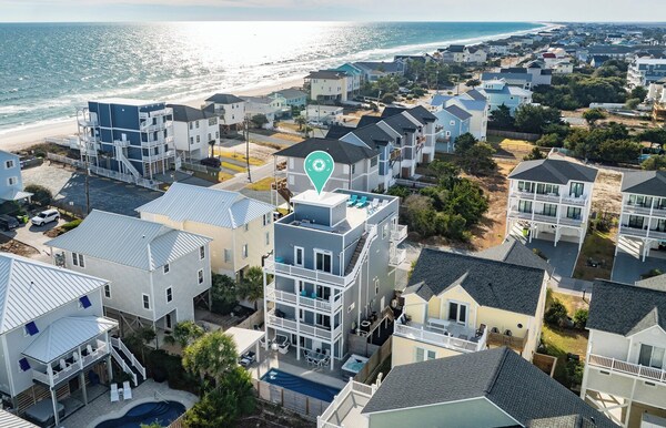 Unique Beach Retreat: Pool, Hot Tub, Rooftop Deck, Views & Elevator - Surf City, NC