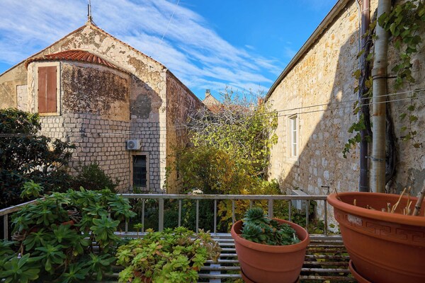 Stone Whisper 2 - Studio Apartment, Sleeps 3 - Mlini