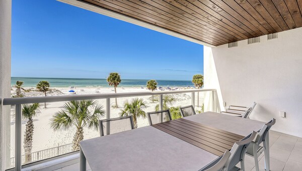 Beachfront Luxury With Spectacular Gulf Views: Residence 303 - Venice, FL