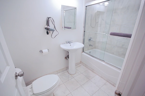 Chic 1-bedroom Apartment With Wifi And Ac In Midtown New York - New York City