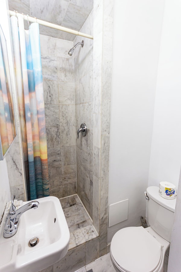 Modern 2-bedroom Apartment Near Empire State Building - Bryant Park, NY