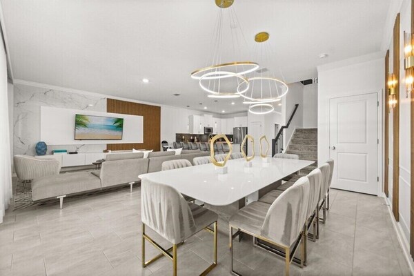 9 Bedrooms / 5 Bathrooms / Storey Lake (2980pl) - Kissimmee, FL