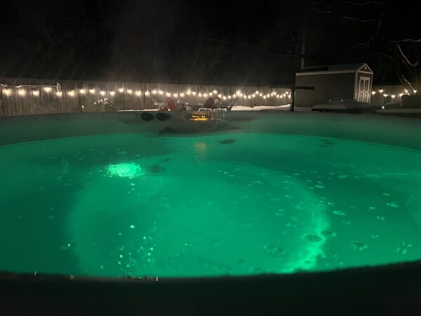 Pool & Play | Hot Tub, Ping Pong, Nintendo Switch - Stevensville, MI