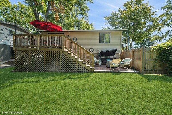 Cozy Home With Hot Tub And Game Room, Within A Mile Of Beaches, Hiking, Downtown - Lake Geneva, WI