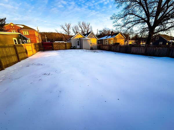 Newly Renovated - Close To Purina - Full Fenced Yard - Eureka, MO
