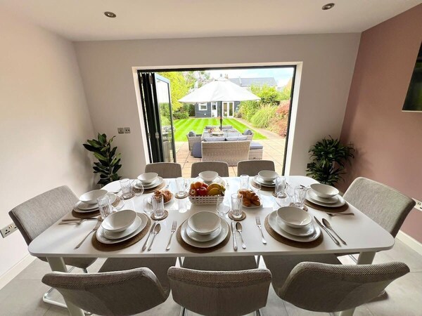 Spacious Home In Central Windsor With Large Garden - Windsor