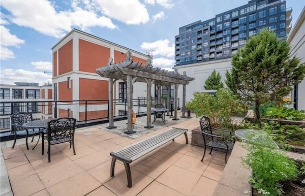 Cozy 1-bedroom Condo In Downtown Kitchener With Wifi, Ac. In-room Movie Theather - Waterloo, ON, Canada