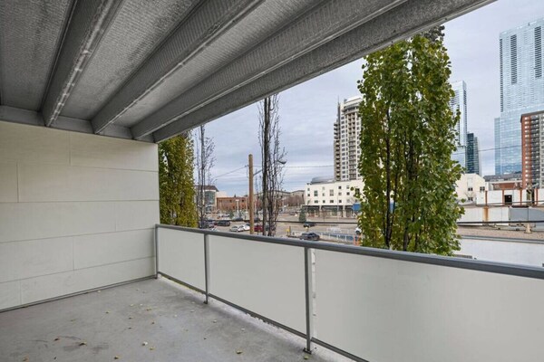 Urban Pop Loft | Near Ice District | Ug Parking! - Edmonton