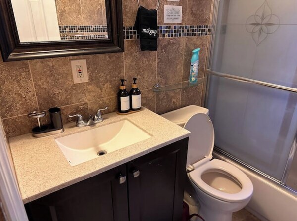 Vibrant 2br Apt 8 Min To Jfk & 5 Min To Mall. - Atlantic Beach, NY