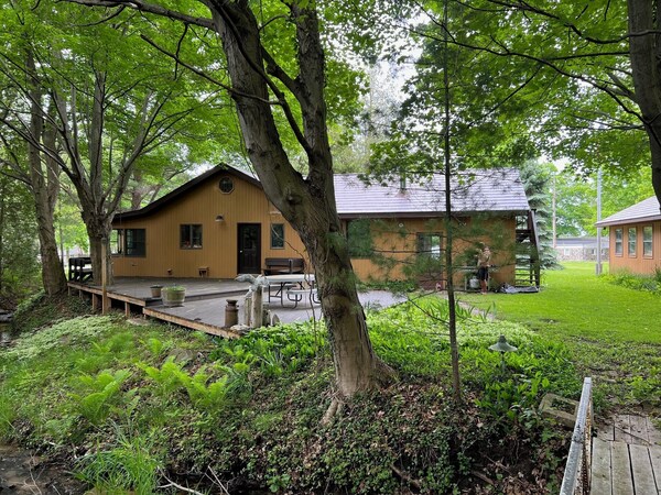 One Cozy Cottage- Sunkissed Days & Relaxing Evenings  Book Today! - Manistee, MI
