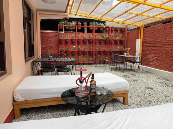 Spacious Room With An Extra Bed & Plenty Of Light - Kathmandu