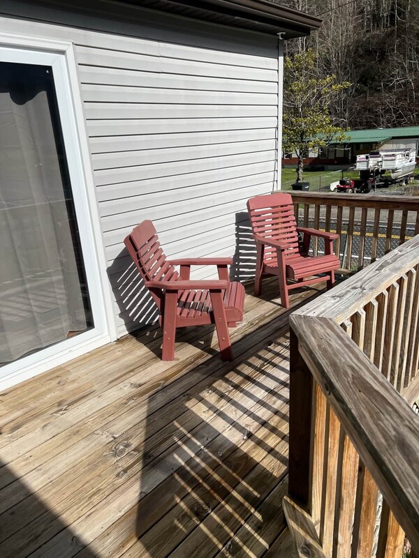 Hillside Hideaway; Hatfield Mccoy And Outlaw Trails; Firepit; Grills; Sleeps 13 - West Virginia