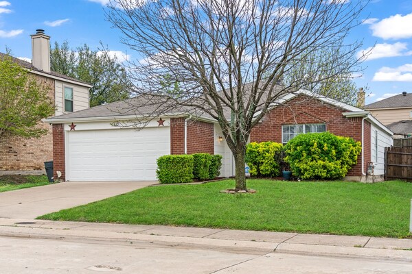 Stunning 4-bedroom House, Only 10 Minutes From Downtown Dallas! \N - Mesquite, TX