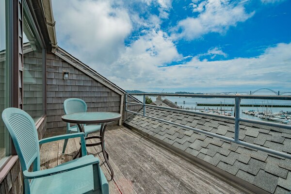 Deluxe King Room With Balcony & Marina Access - Oregon