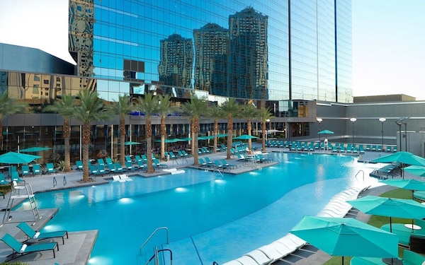 Luxury Hilton ~ On The Strip ~ All Included - Bellagio