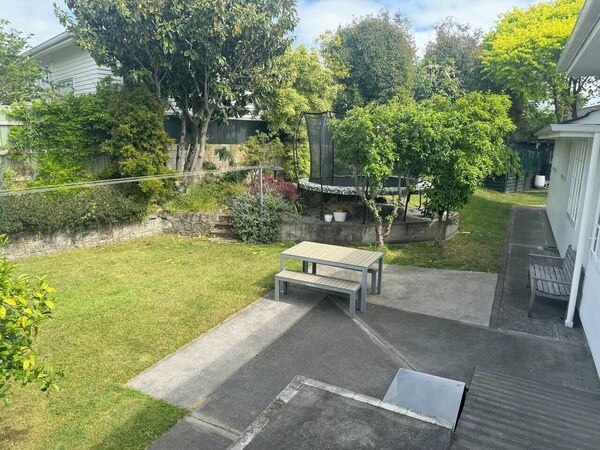 Poolside Getaway On Napier Hill - ネーピア