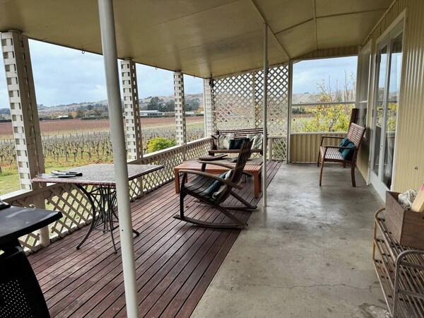 Three Fifty Cottage - Vineyard Retreat - Havelock North
