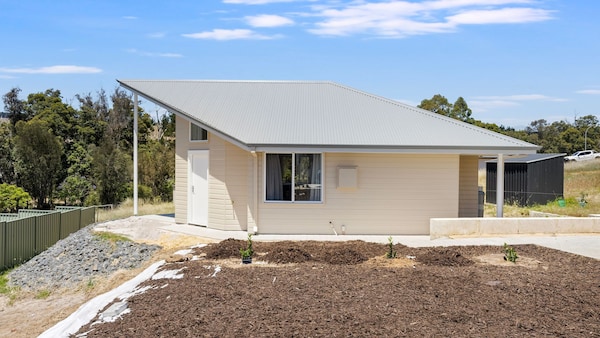 Hill View Cottages  Sail A & Sail B In Picturesque Nannup - Nannup