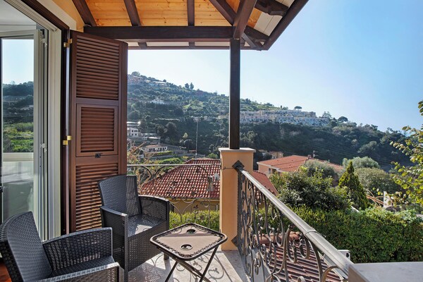 Villa 'Vallegrande' With Sea View, Wi-fi And Air Conditioning - Bordighera